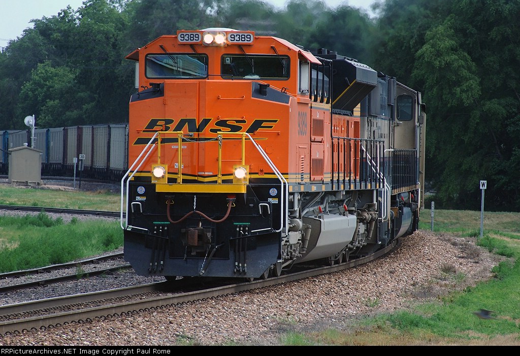 BNSF 9389, NEW SD70ACe throttles up to Run-8 leading northbound coal loads